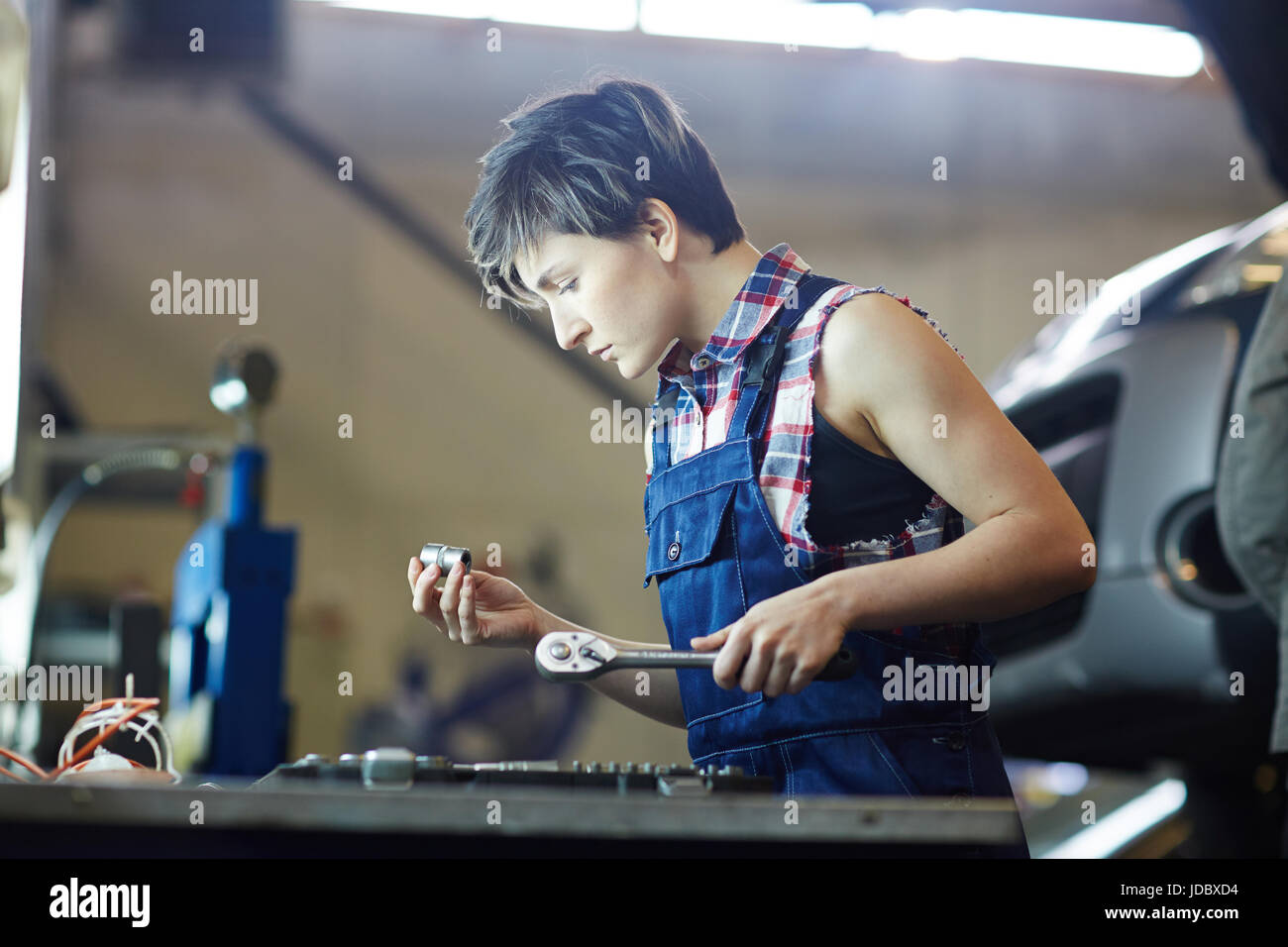Troubleshooting and repair hi-res stock photography and images - Alamy