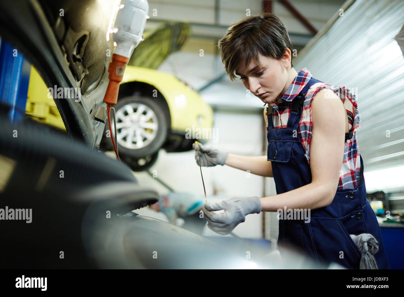 Self service repair hi-res stock photography and images - Alamy