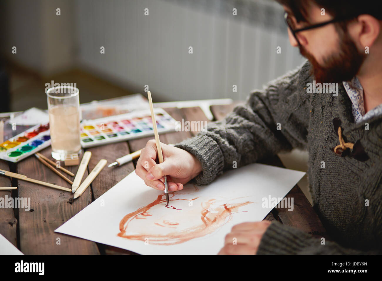 Woman artist busy painting hi-res stock photography and images - Alamy