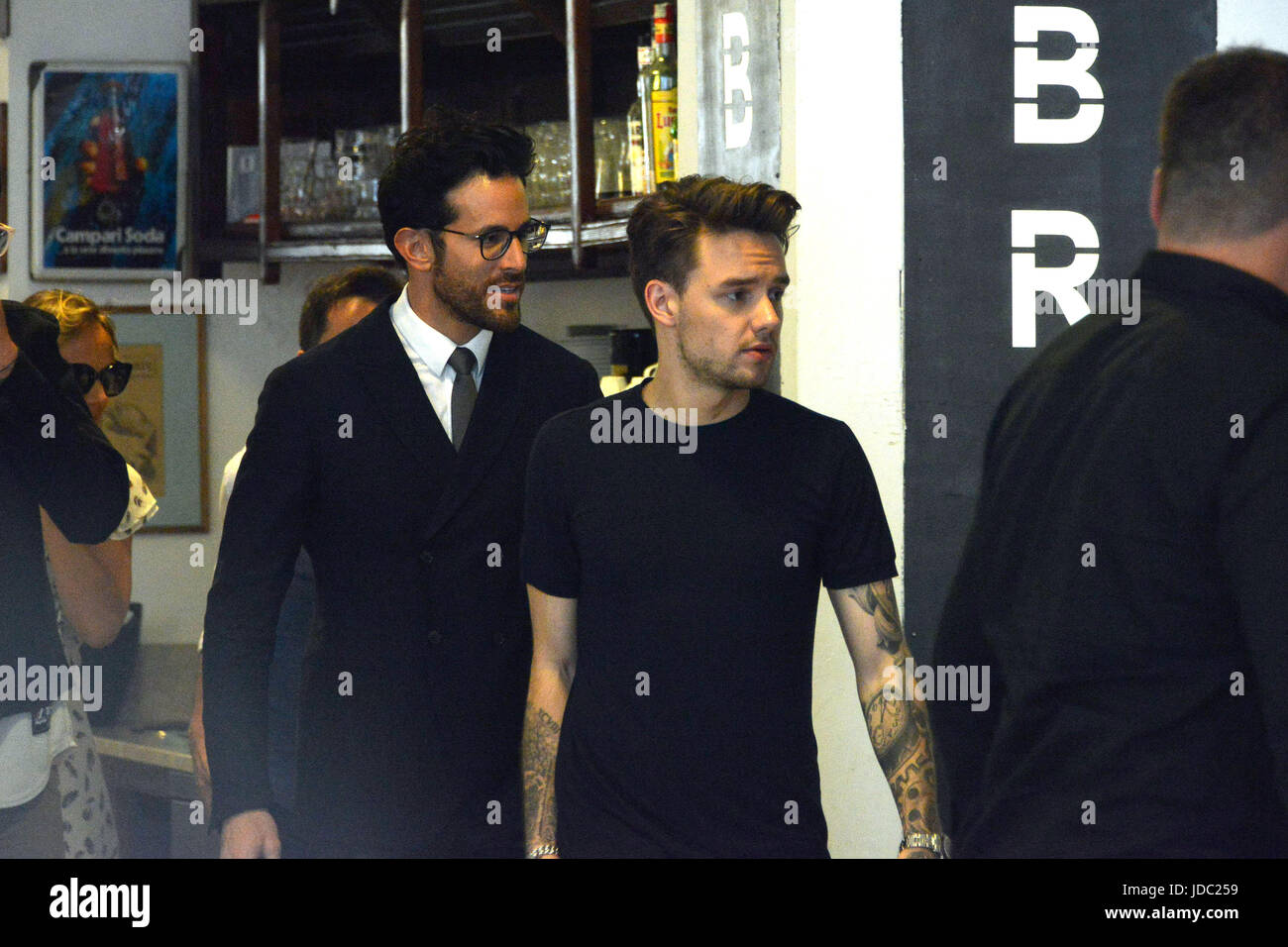 Milan, Liam Payne at the end of the parade of Giorgio Armani goes to a ...