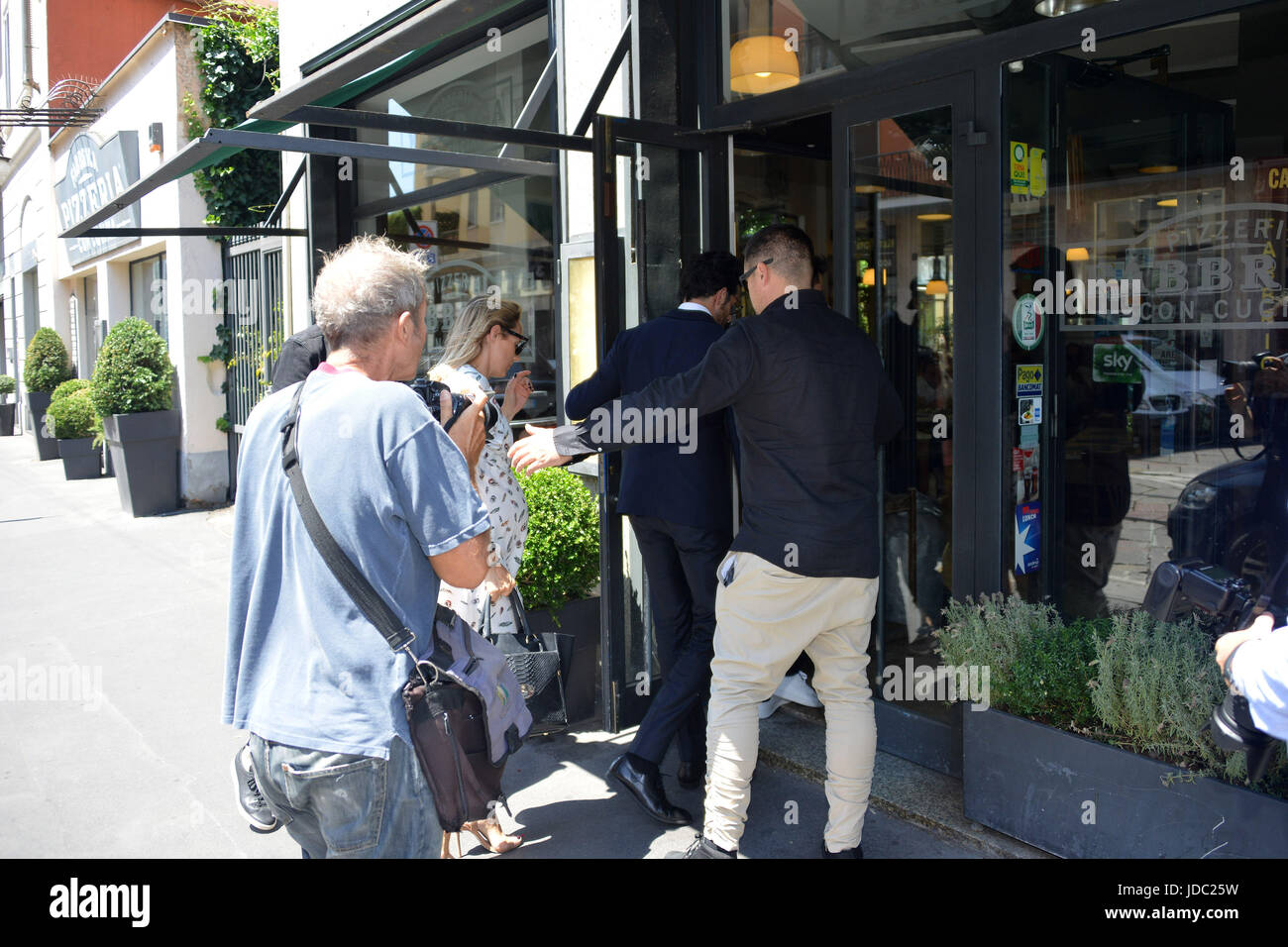 Milan, Liam Payne at the end of the parade of Giorgio Armani goes to a ...