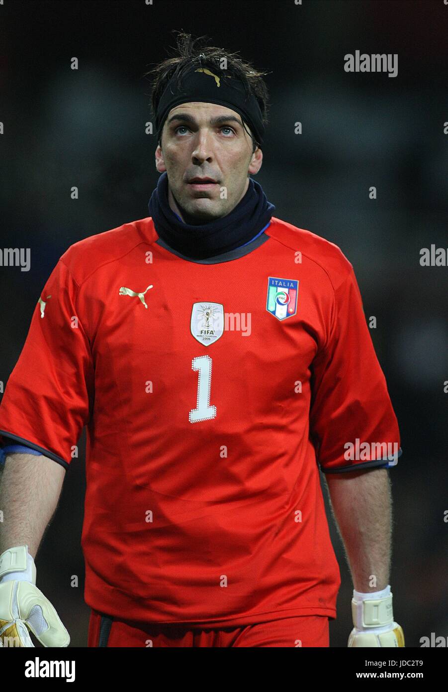 GIANLUIGI BUFFON ITALY & JUVENTUS EMIRATES STADIUM LONDON ENGLAND 10 ...