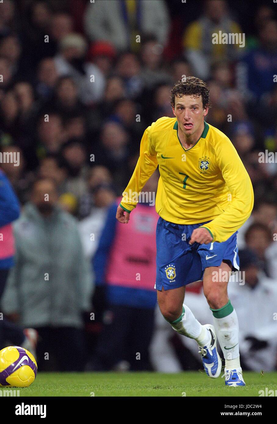 ELANO BRAZIL & MANCHESTER CITY FC EMIRATES STADIUM LONDON ENGLAND 10 ...