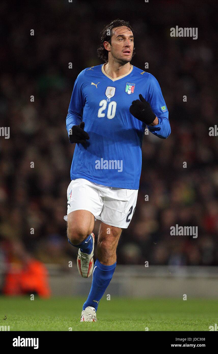 LUCA TONI ITALY & BAYERN MUNICH EMIRATES STADIUM LONDON ENGLAND 10 ...