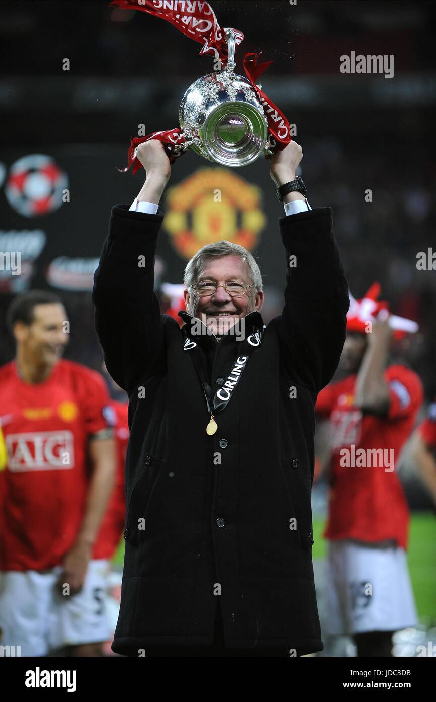 SIR ALEX FERGUSON WITH TROPHY MANCHESTER UNITED V TOTTENHAM WEMBLEY ...