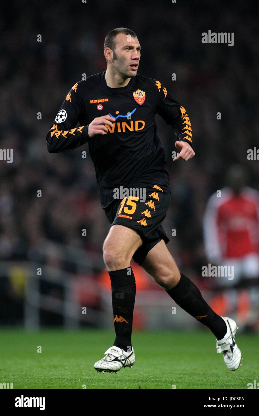 SIMONE LORIA AS ROMA EMIRATES STADIUM LONDON ENGLAND 24 February 2009 ...