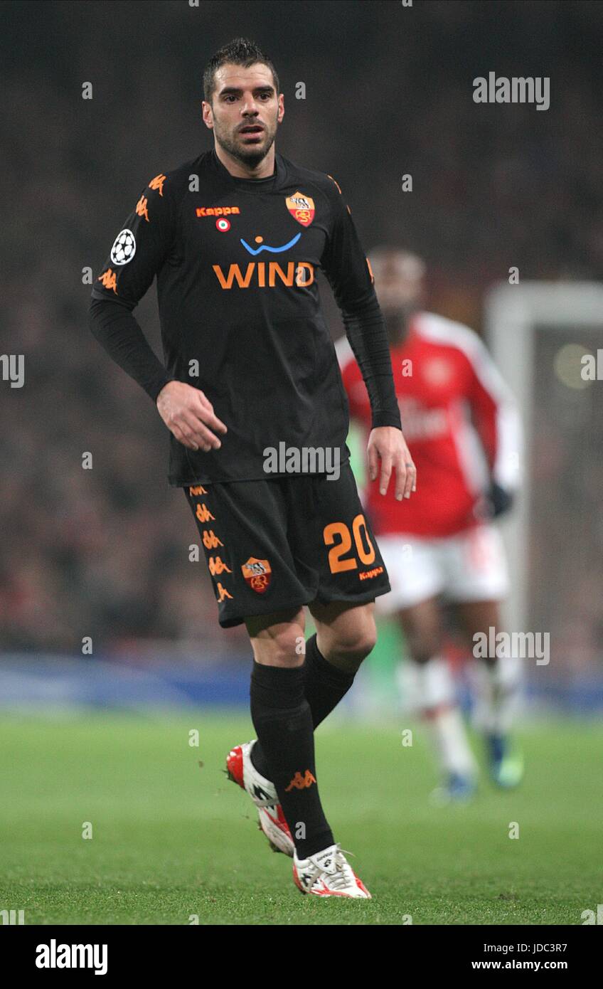 Simone perrotta hi-res stock photography and images - Alamy