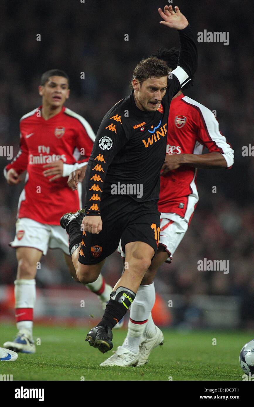 Emirates stadium francesco totti hi-res stock photography and images ...