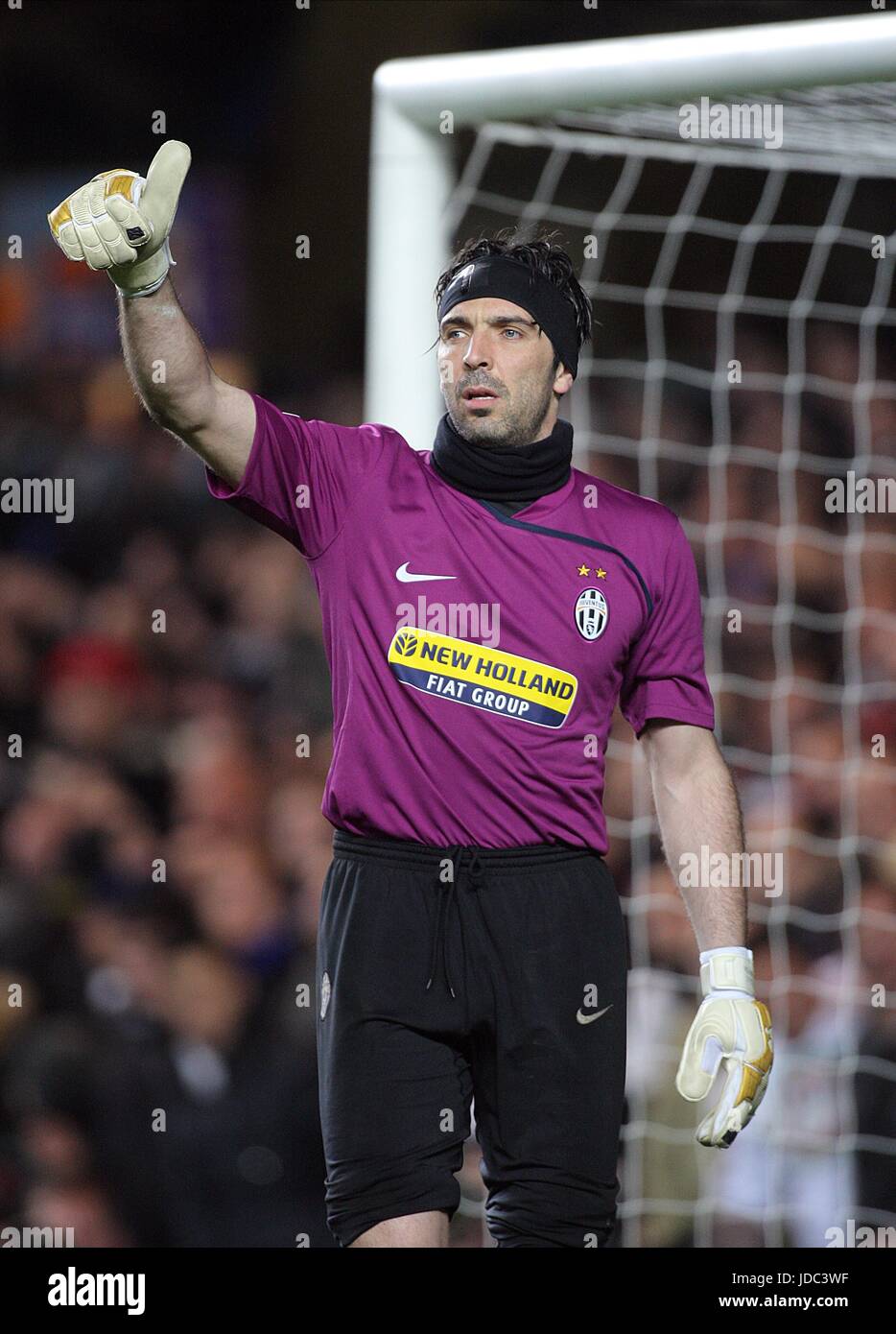 Stamford bridge gianluigi buffon hi-res stock photography and images ...