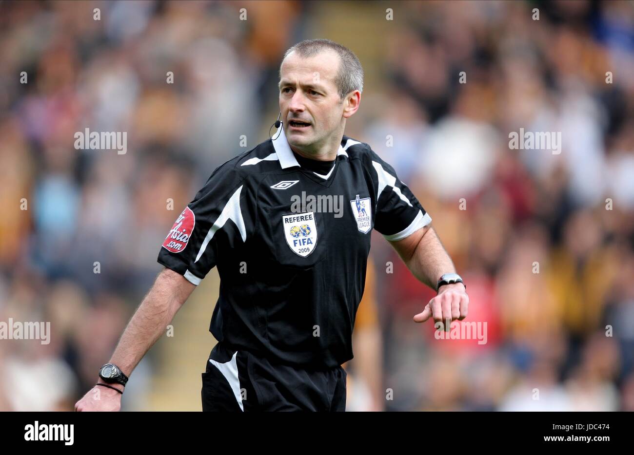 MARTIN ATKINSON PREMIERSHIP REFEREE KC STADIUM HULL ENGLAND 01 March ...