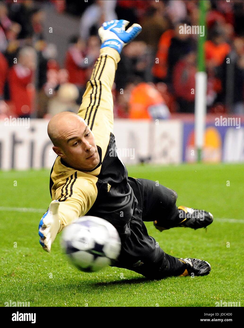 PEPE REINA LIVERPOOL FC ANFIELD LIVERPOOL ENGLAND 10 March 2009 Stock ...