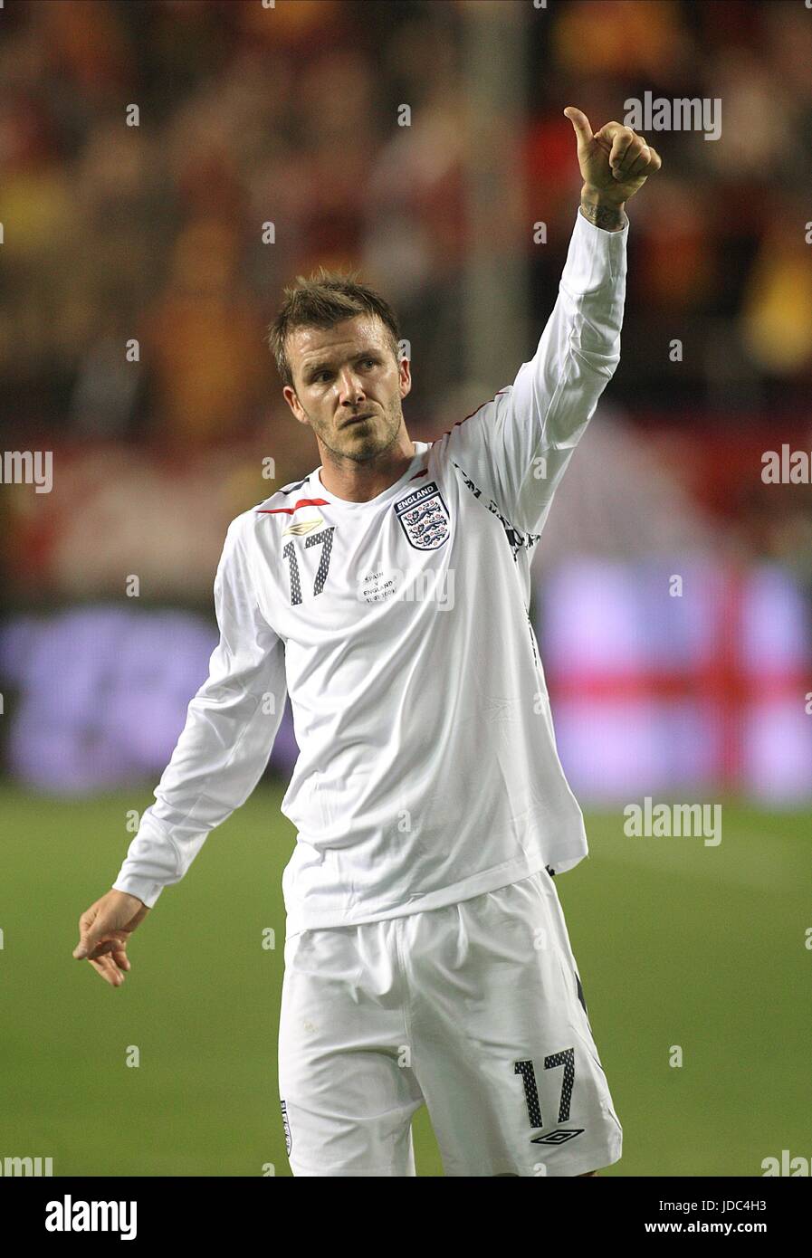 DAVID BECKHAM APPLAUDS FANS SPAIN V ENGLAND ESTADIO RAMON SANCHEZ ...