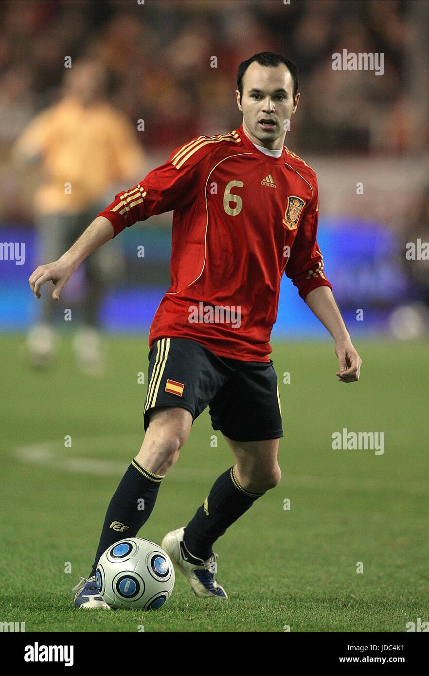ANDRES INIESTA SPAIN & FC BARCELONA ESTADIO RAMON SANCHEZ PIZJUAN ...