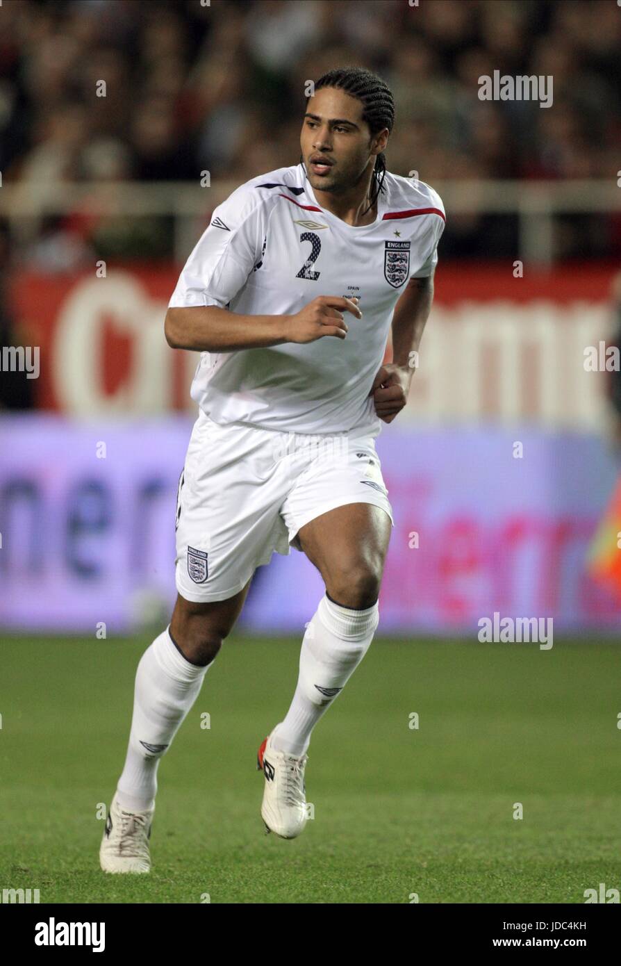 GLEN JOHNSON ENGLAND & PORTSMOUTH FC ESTADIO RAMON SANCHEZ PIZJUAN ...