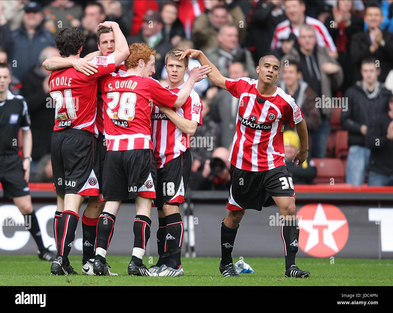 DARIUS HENDERSON & TEAM CELEBR SHEFFIELD UTD V DERBY COUNTY BRAMALL ...