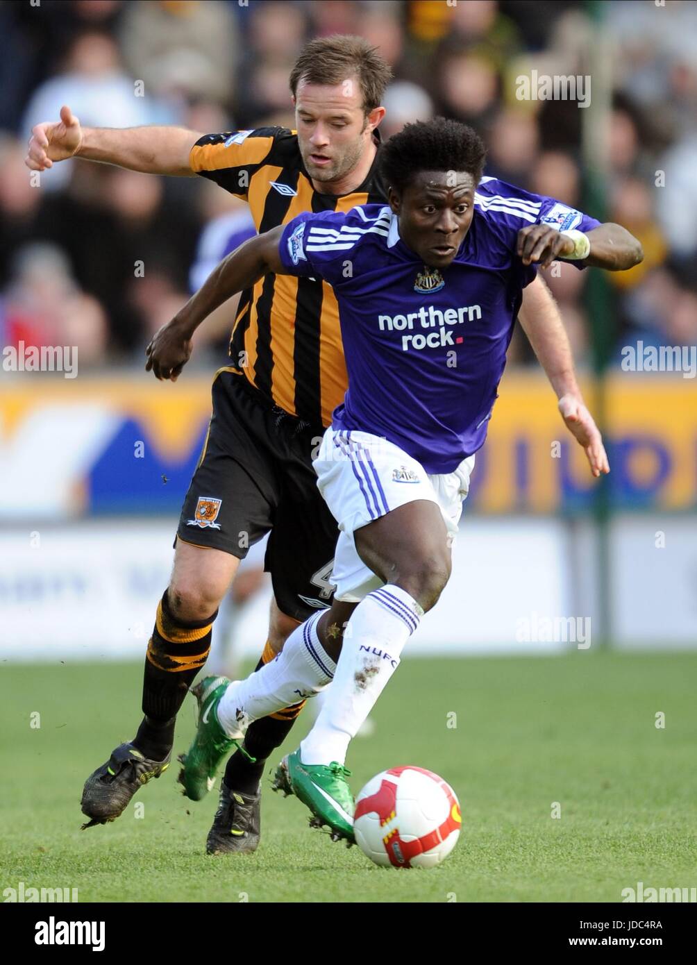 IAN ASHBEE & OBAFEMI MARTINS HULL V NEWCASTLE KC STADIUM HULL ENGLAND ...