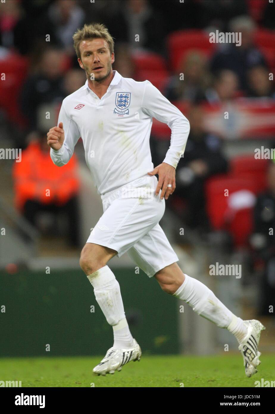 DAVID BECKHAM ENGLAND & AC MILAN FC WEMBLEY STADIUM LONDON ENGLAND 28 ...