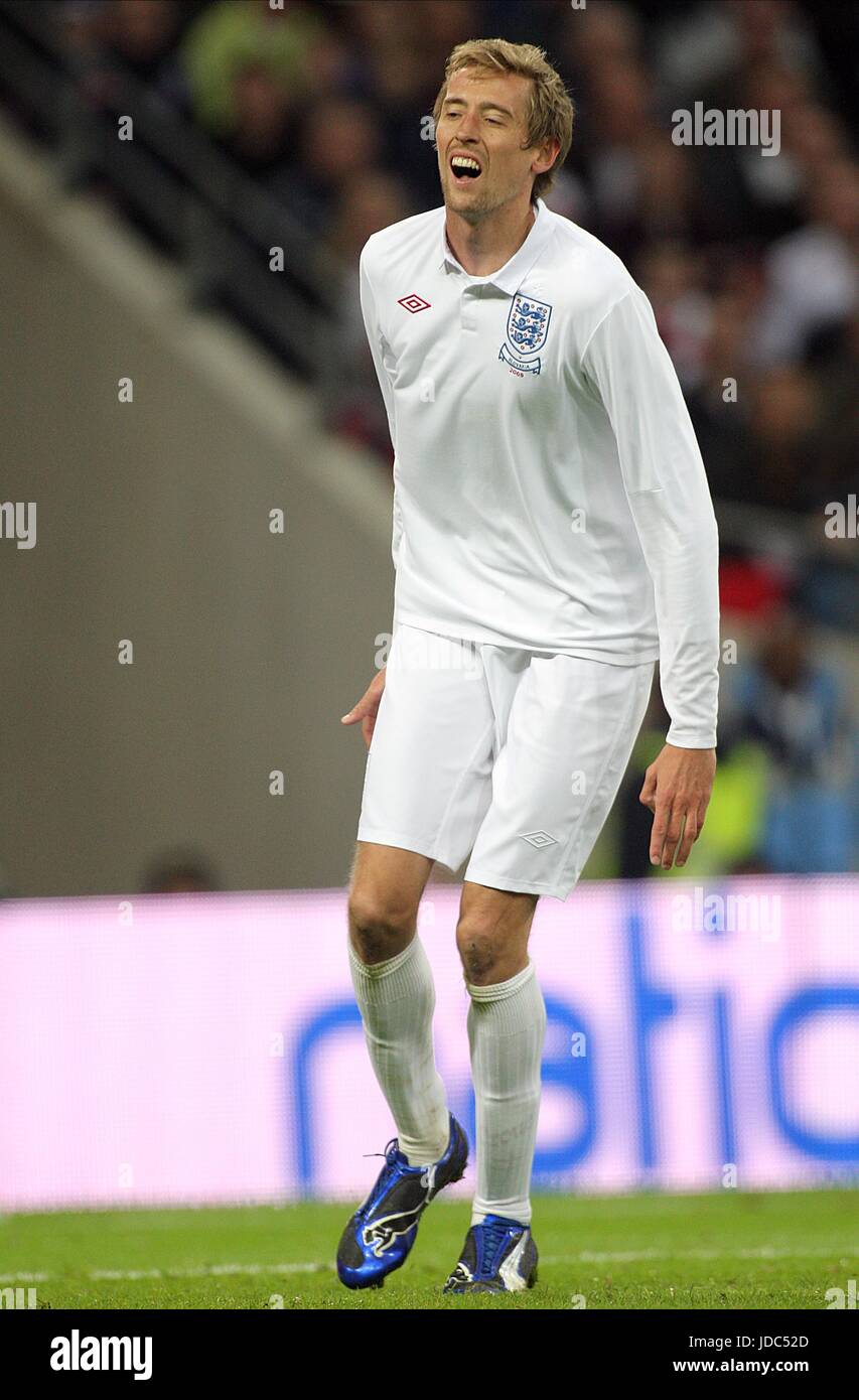 PETER CROUCH PULLS UP ENGLAND V SLOVAKIA WEMBLEY STADIUM LONDON ENGLAND ...