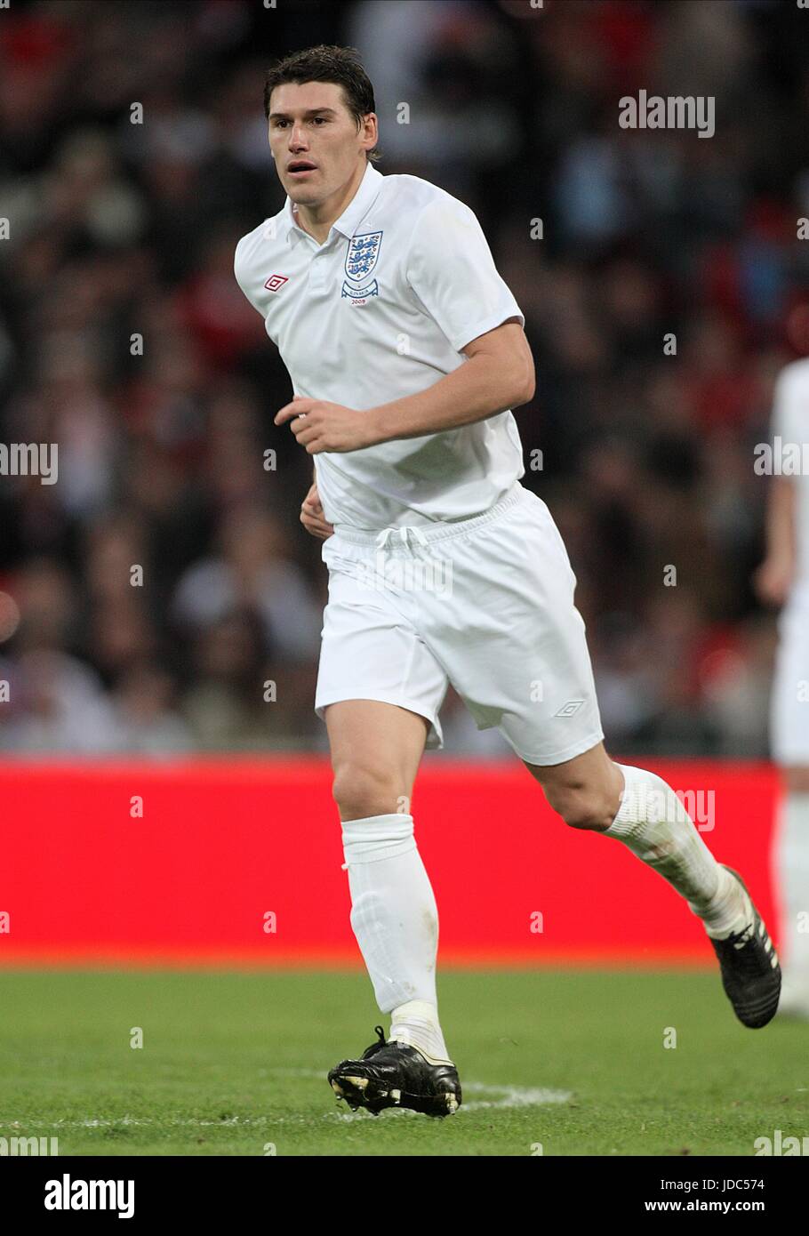 GARETH BARRY ENGLAND & ASTON VILLA FC WEMBLEY STADIUM LONDON ENGLAND 28 ...