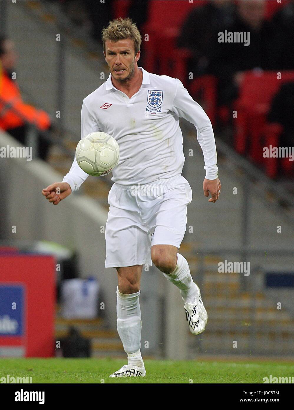 DAVID BECKHAM ENGLAND & AC MILAN WEMBLEY STADIUM LONDON ENGLAND 28 ...