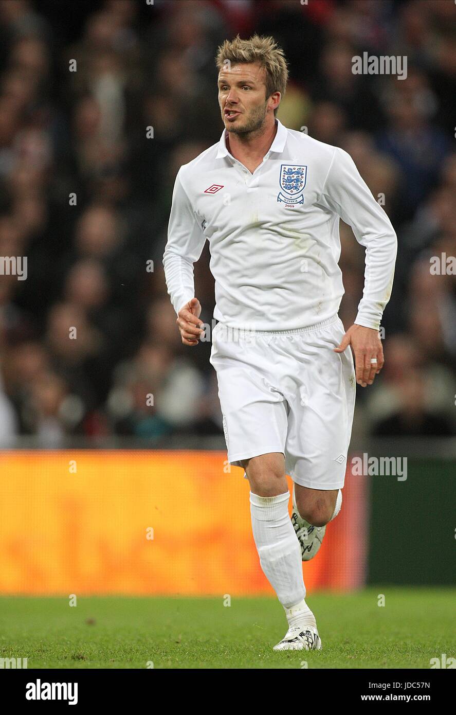 DAVID BECKHAM ENGLAND & AC MILAN WEMBLEY STADIUM LONDON ENGLAND 28 ...