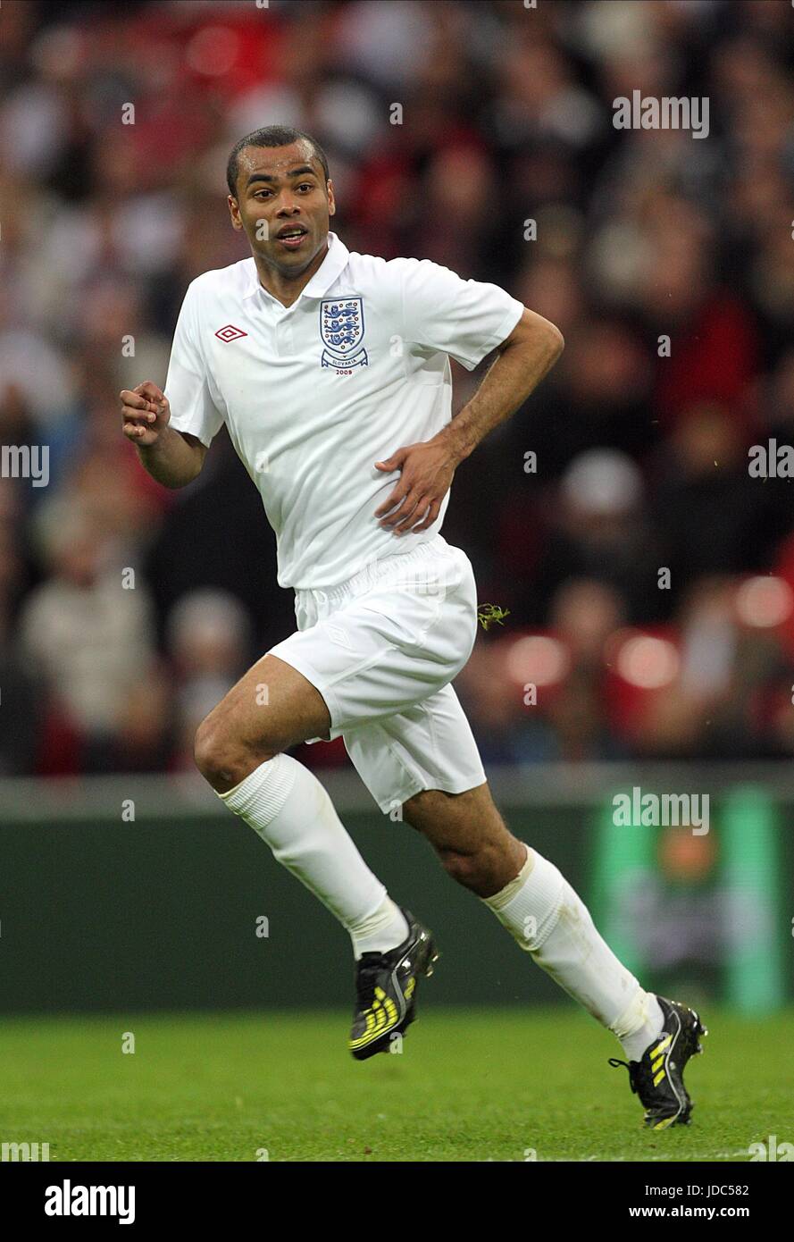 ASHLEY COLE ENGLAND & CHELSEA FC WEMBLEY STADIUM LONDON ENGLAND 28 ...