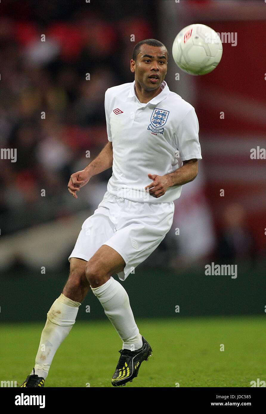 ASHLEY COLE ENGLAND & CHELSEA FC WEMBLEY STADIUM LONDON ENGLAND 28 ...