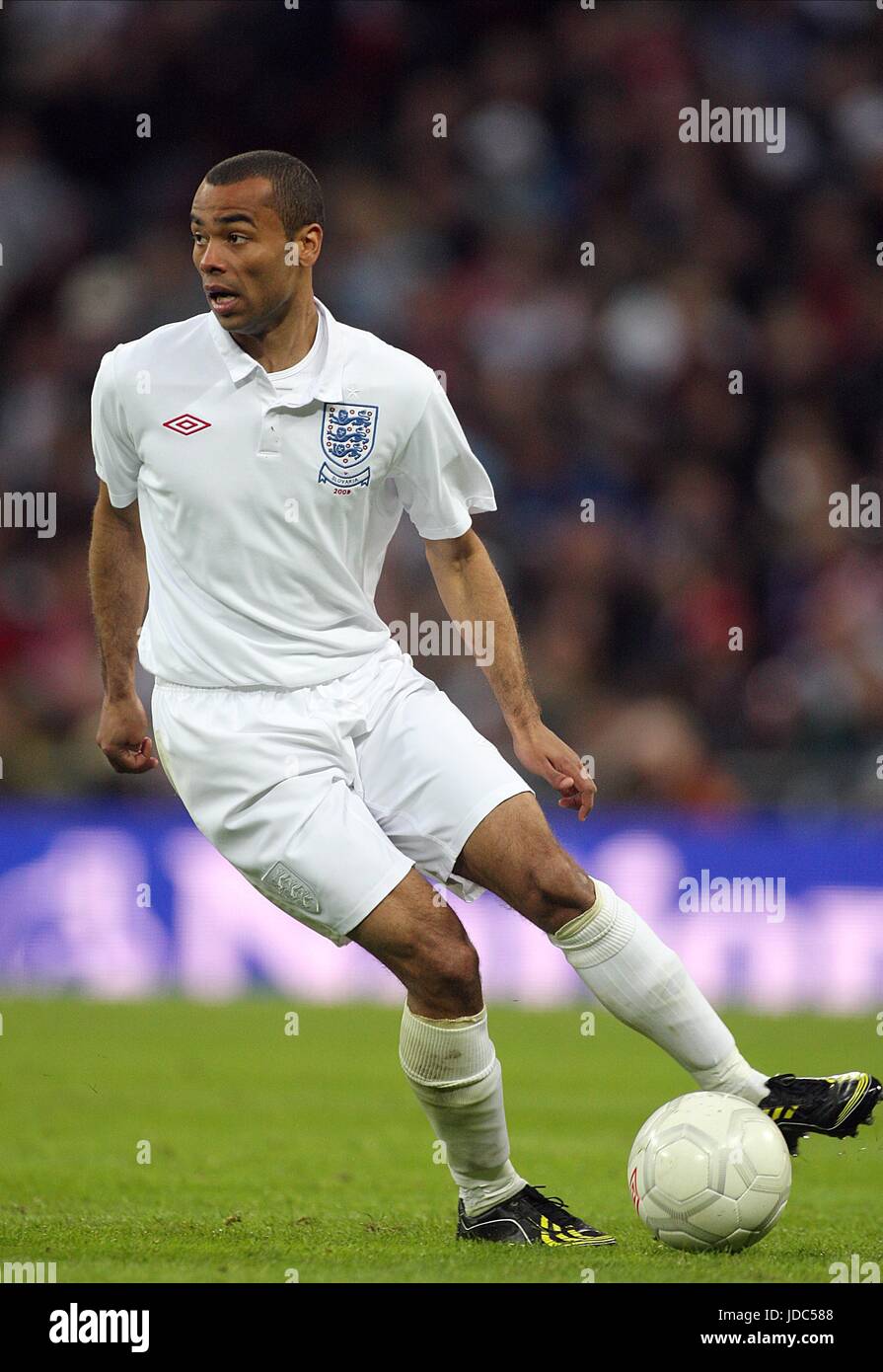ASHLEY COLE ENGLAND & CHELSEA FC WEMBLEY STADIUM LONDON ENGLAND 28 ...