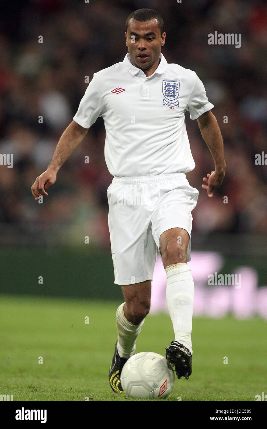 ASHLEY COLE ENGLAND & CHELSEA FC WEMBLEY STADIUM LONDON ENGLAND 28 ...