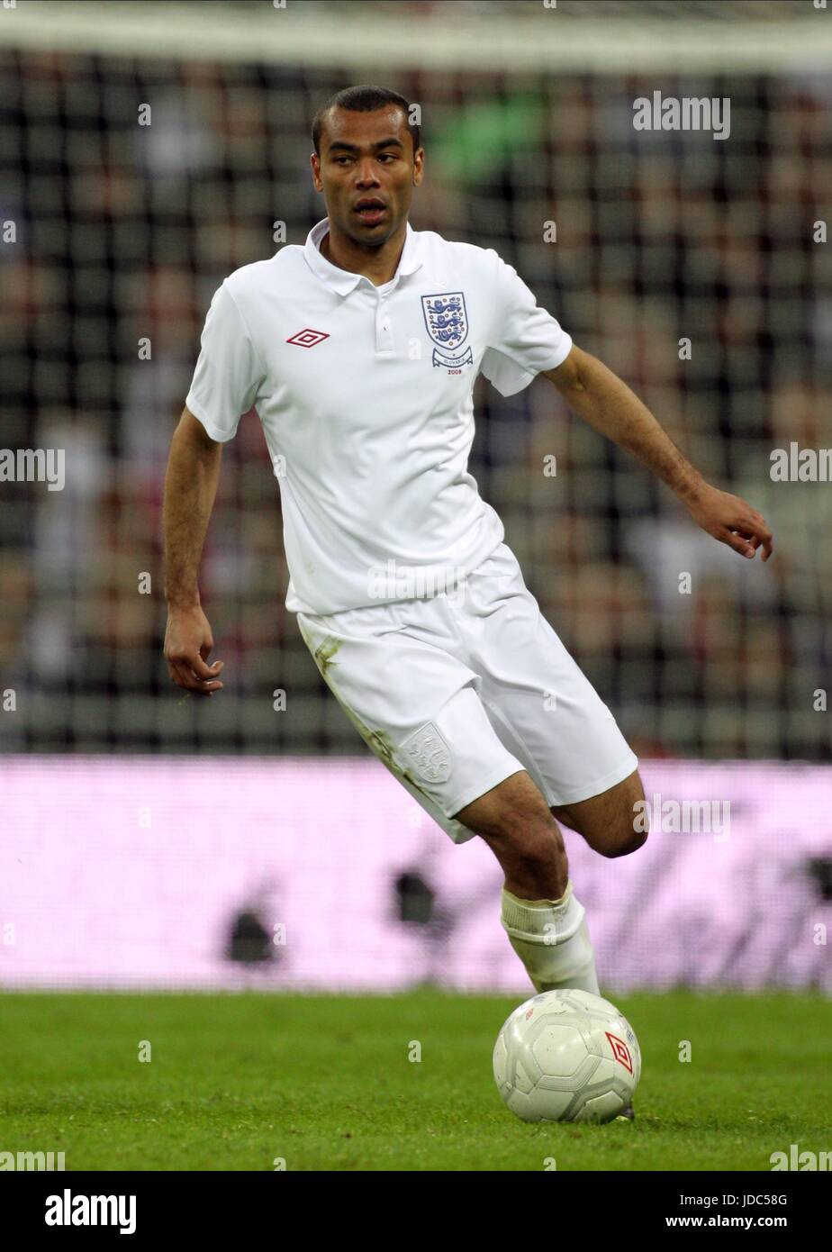 ASHLEY COLE ENGLAND & CHELSEA FC WEMBLEY STADIUM LONDON ENGLAND 28 ...