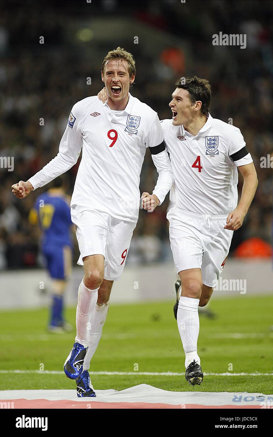 PETER CROUCH AND GARETH BARRY ENGLAND V UKRAINE WEMBLEY STADIUM LONDON ...