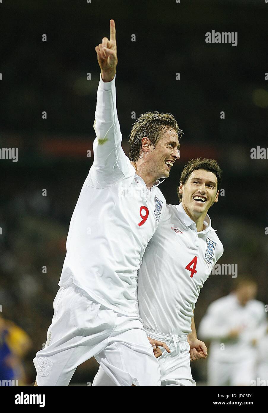 PETER CROUCH AND GARETH BARRY ENGLAND V UKRAINE WEMBLEY STADIUM LONDON ...