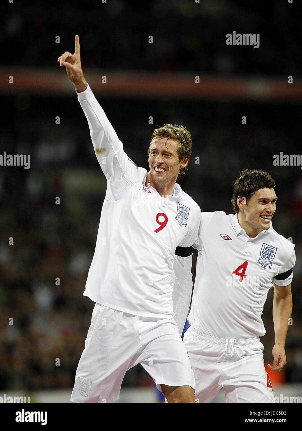 PETER CROUCH AND GARETH BARRY ENGLAND V UKRAINE WEMBLEY STADIUM LONDON ...