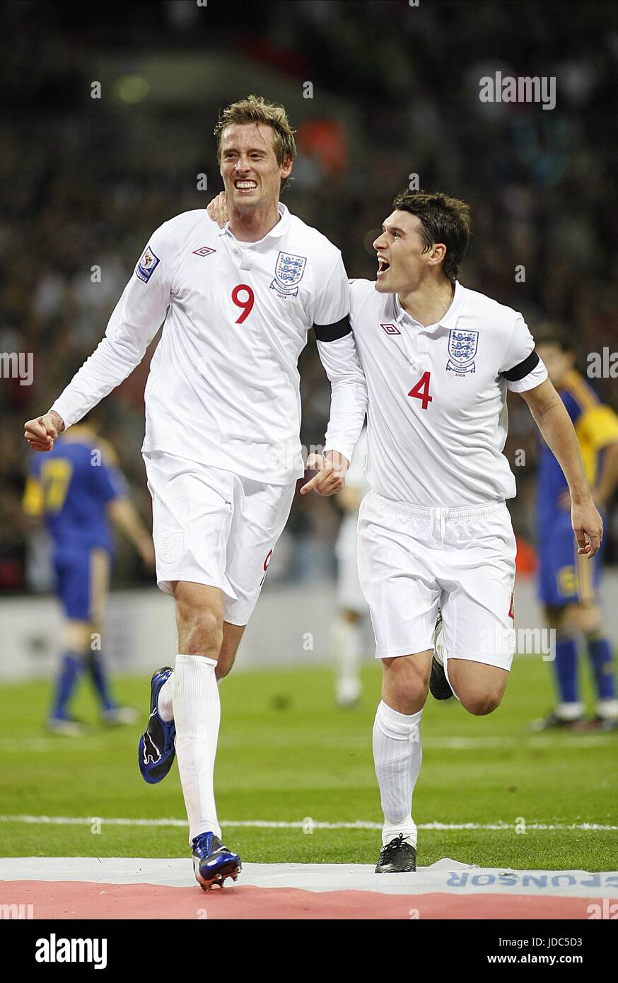 PETER CROUCH & GARETH BARRY CE ENGLAND V UKRAINE WEMBLEY STADIUM LONDON ...