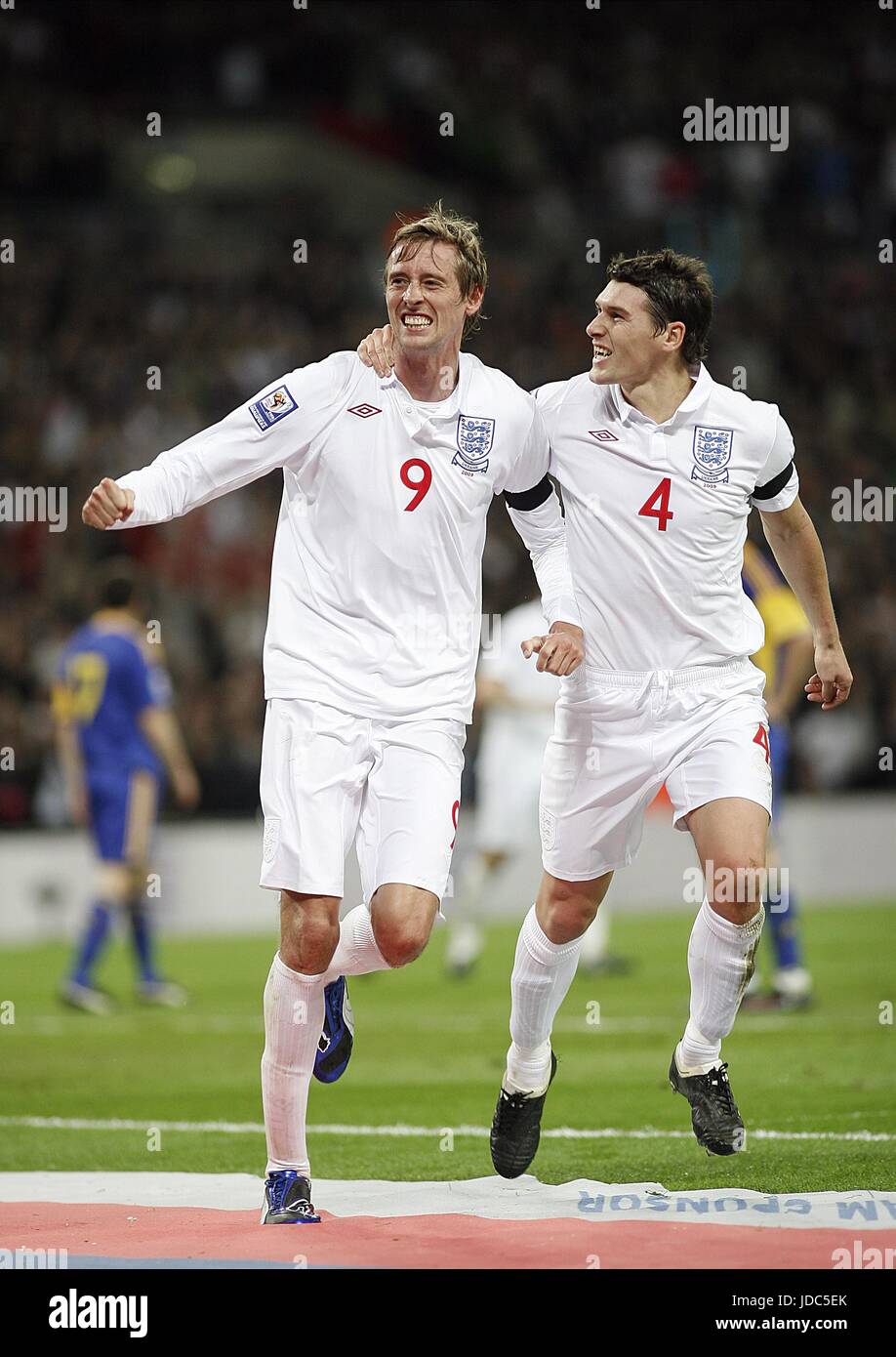 PETER CROUCH & GARETH BARRY ENGLAND V UKRAINE WEMBLEY STADIUM LONDON ...