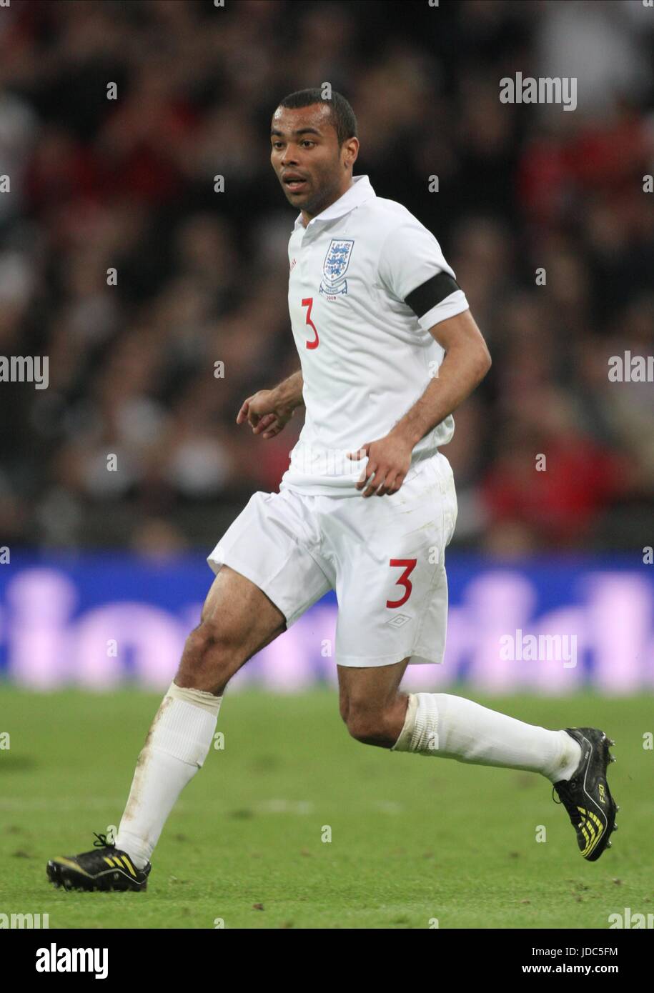 ASHLEY COLE ENGLAND & CHELSEA FC WEMBLEY STADIUM LONDON ENGLAND 01 ...