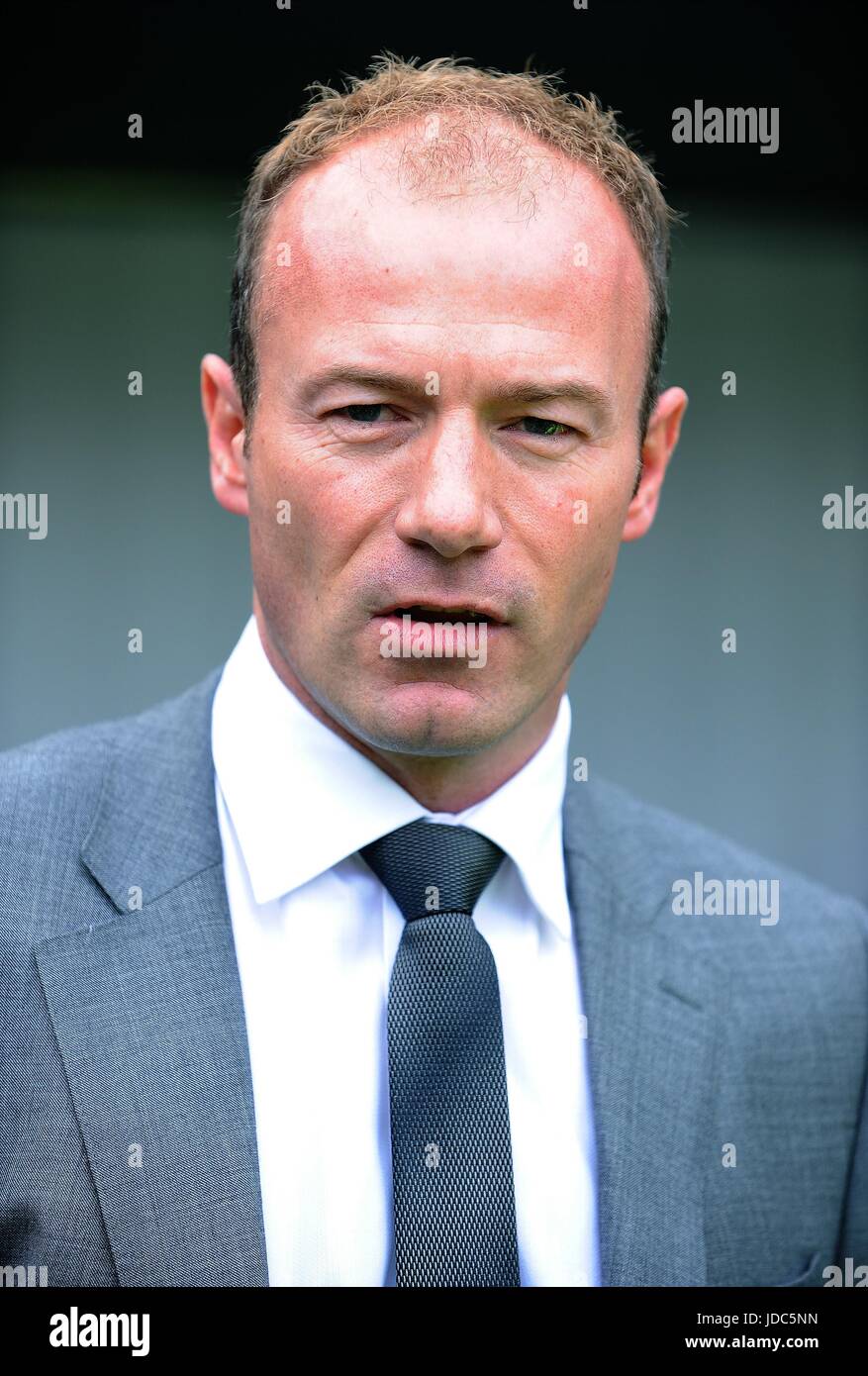 ALAN SHEARER NEWCASTLE V CHELSEA ST JAMES PARK NEWCASTLE ENGLAND 04 ...