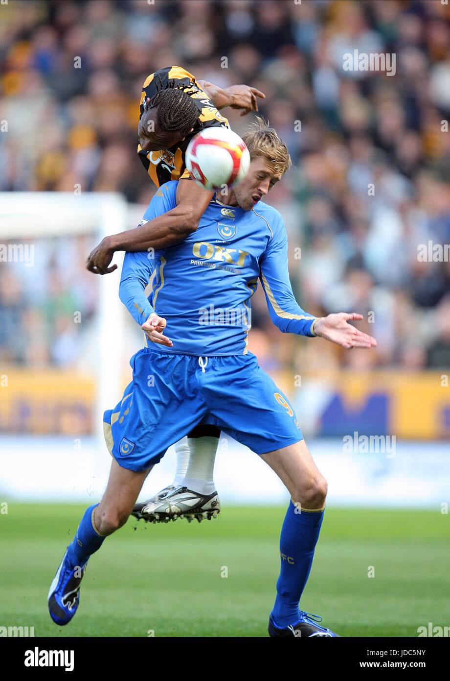 PETER CROUCH & KAMIL ZAYATTE HULL CITY V PORTSMOUTH KC STADIUM HULL ...