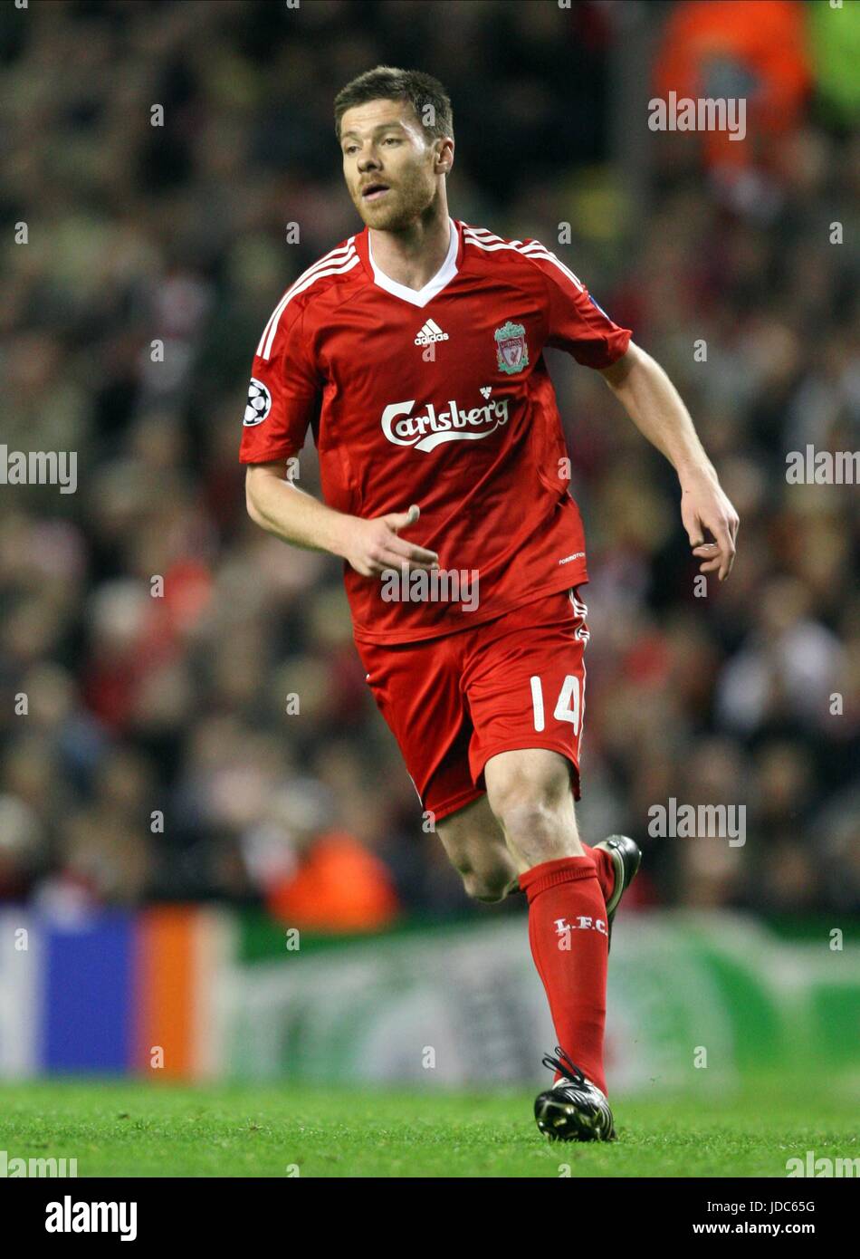 XABI ALONSO LIVERPOOL FC ANFIELD LIVERPOOL ENGLAND 08 April 2009 Stock ...