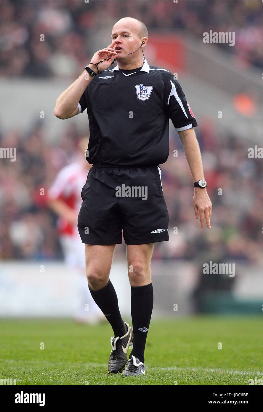 LEE MASON PREMIERSHIP REFEREE BRITANNIA STADIUM STOKE ENGLAND 21 March ...