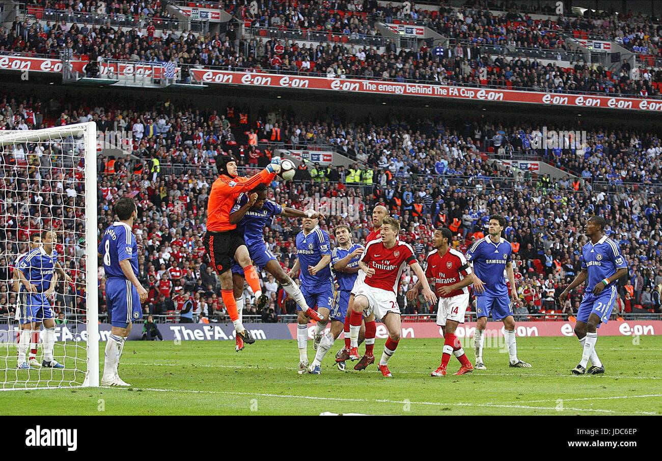 Didier drogba arsenal hi-res stock photography and images - Alamy
