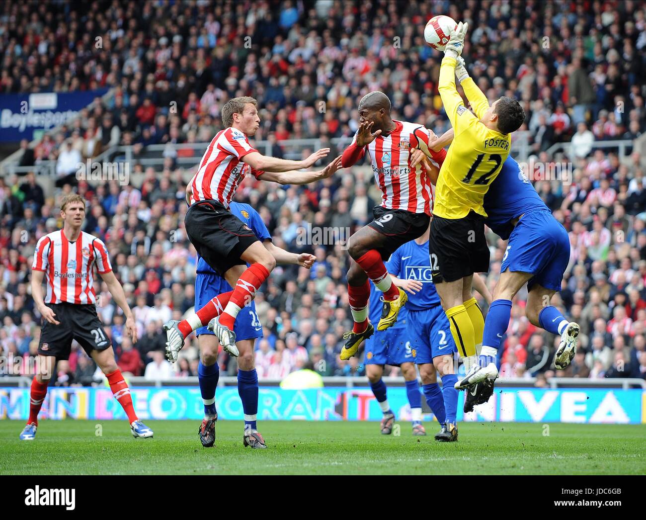 BEN FOSTER DROPS BALL IN CHALL SUNDERLAND V MANCHESTER UNITED STADIUM ...
