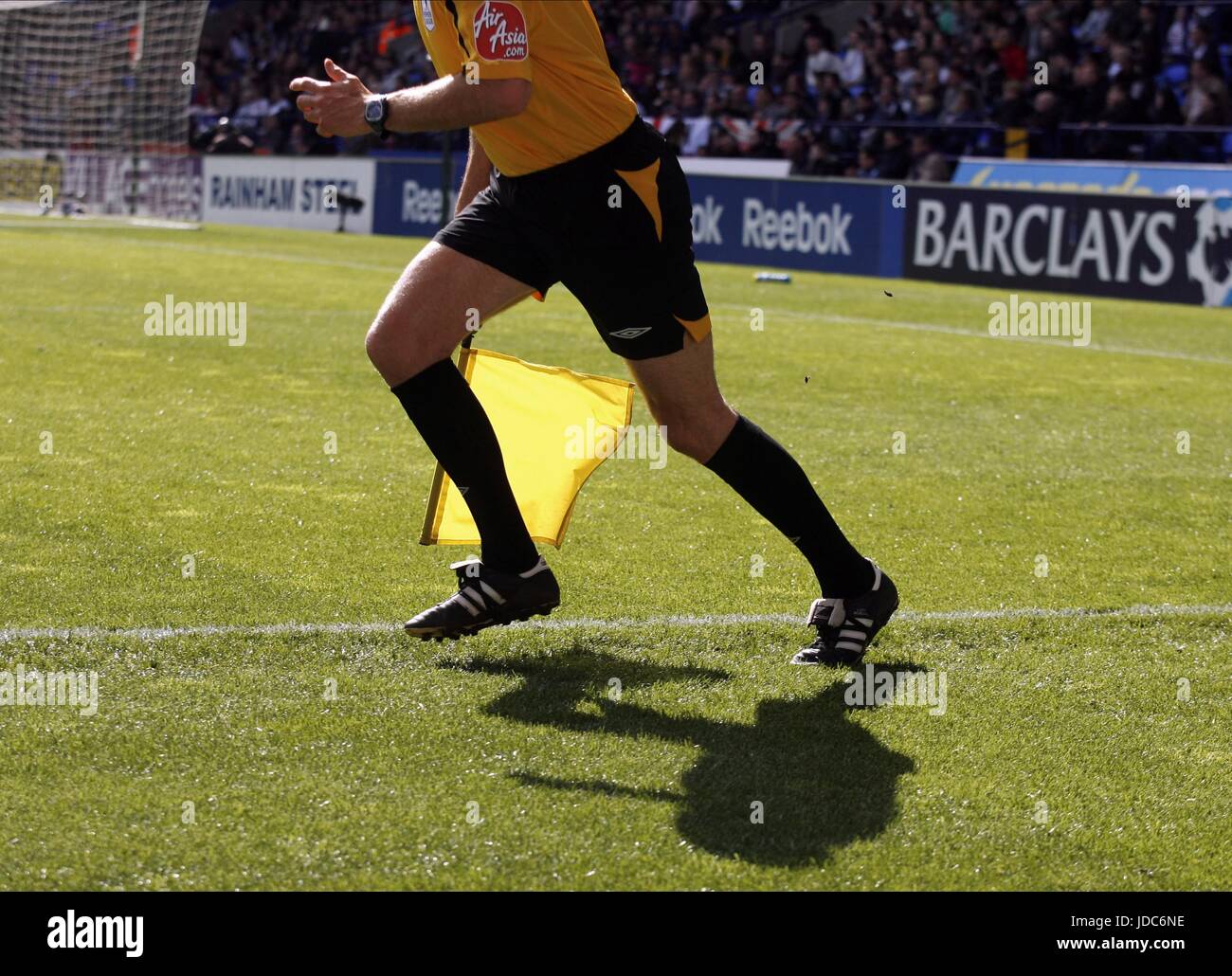 Football linesman hi-res stock photography and images - Alamy