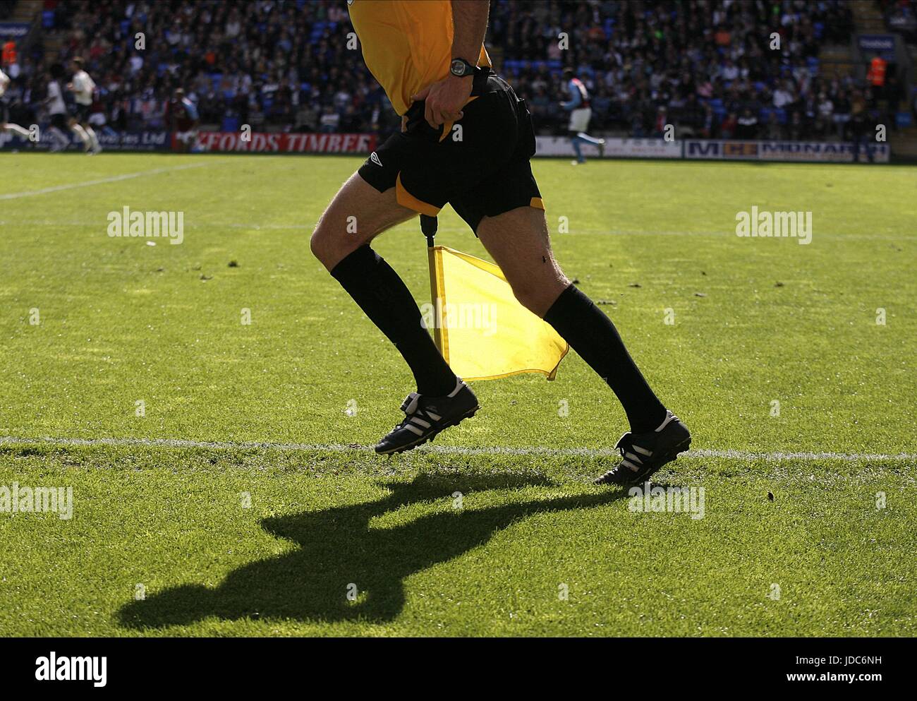 Football linesman hi-res stock photography and images - Alamy