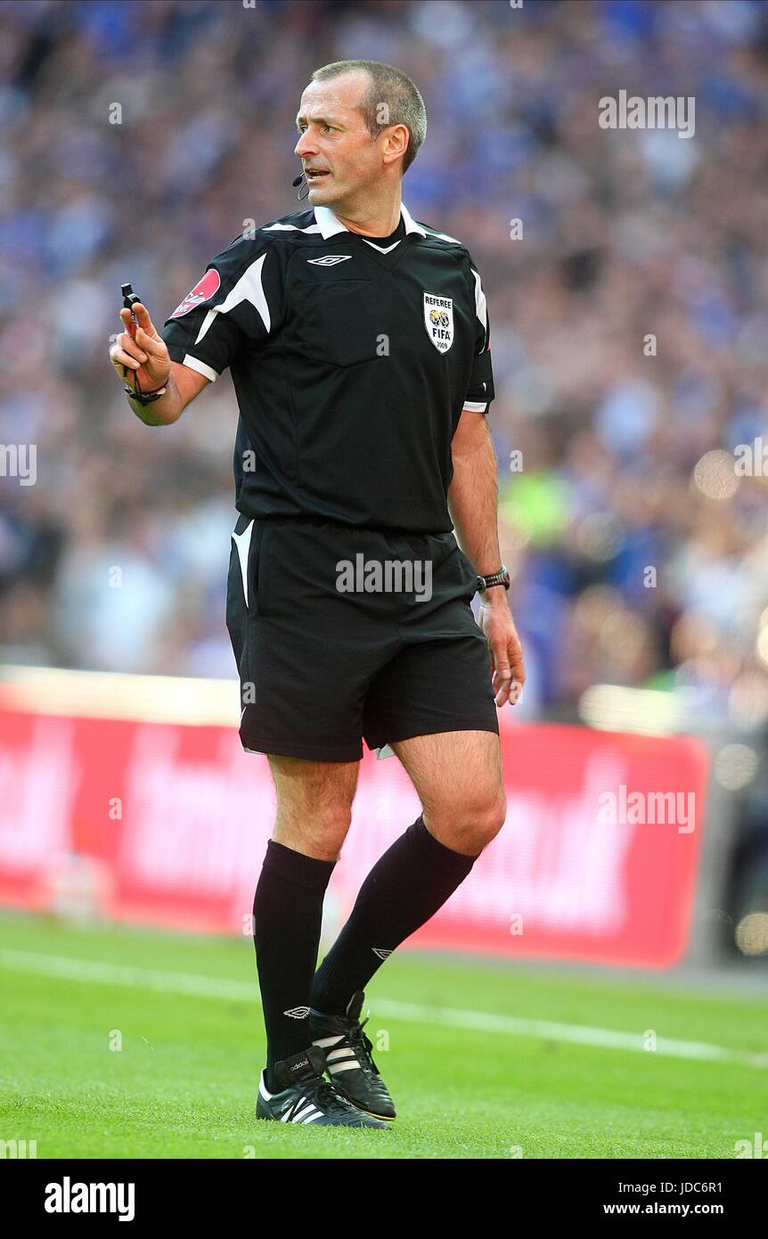 MARTIN ATKINSON REFEREE WEMBLEY STADIUM LONDON ENGLAND 18 April 2009 ...