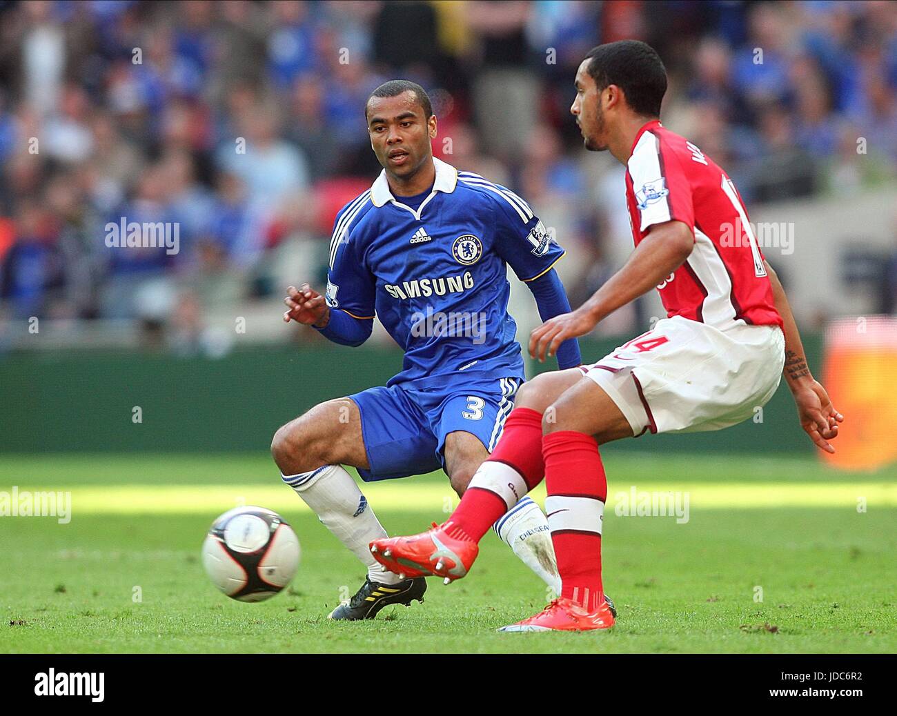 ASHLEY COLE & THEO WALCOTT ARSENAL V CHELSEA WEMBLEY STADIUM LONDON ...
