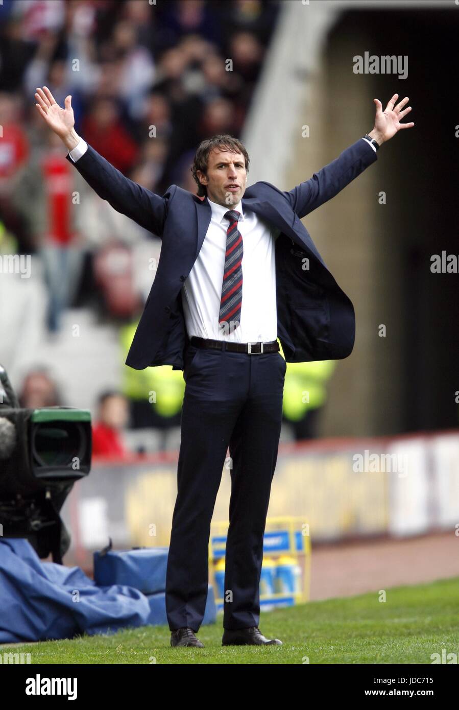 GARETH SOUTHGATE MIDDLESBROUGH FC MANAGER THE RIVERSIDE MIDDLESBROUGH ...