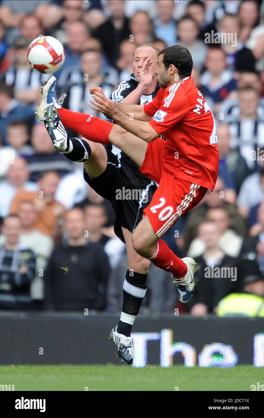 NICKY BUTT & JAVIER MASCHERNO LIVERPOOL V NEWCASTLE ANFIELD LIVERPOOL ...