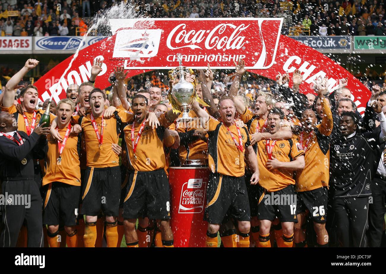 WOLVES CELEBRATE WINNING THE C WOLVES V DONCASTER MOLINEUX STADIUM ...