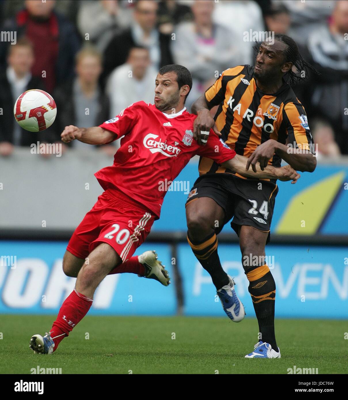J MASCHERANO & KAMIL ZAYATTE HULL V LIVERPOOL KC STADIUM HULL ENGLAND ...